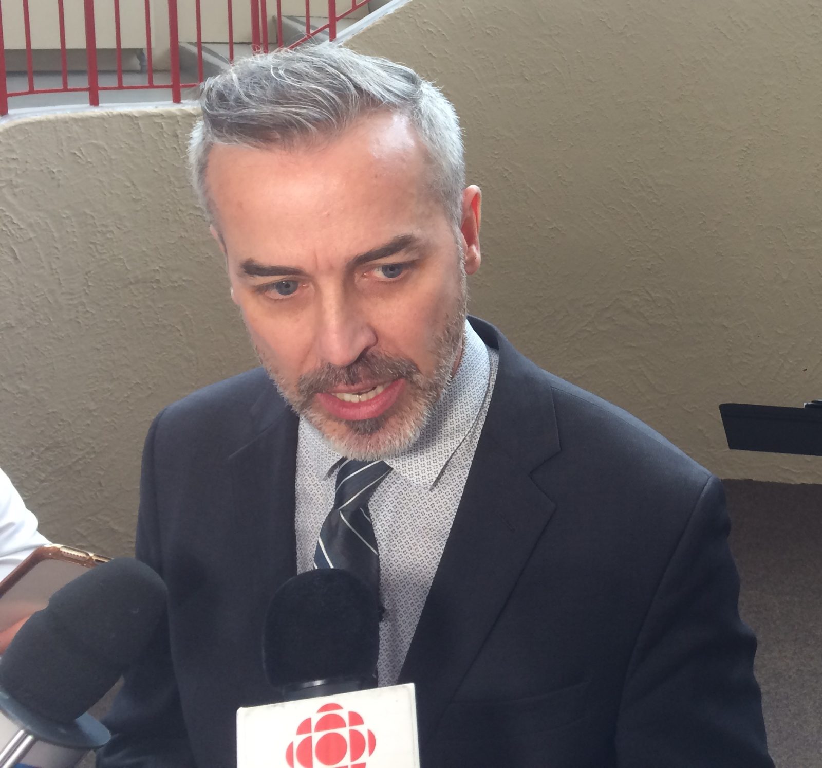 «Est-ce qu'on peut maintenir ce climat de tension sociale-là? Non ...